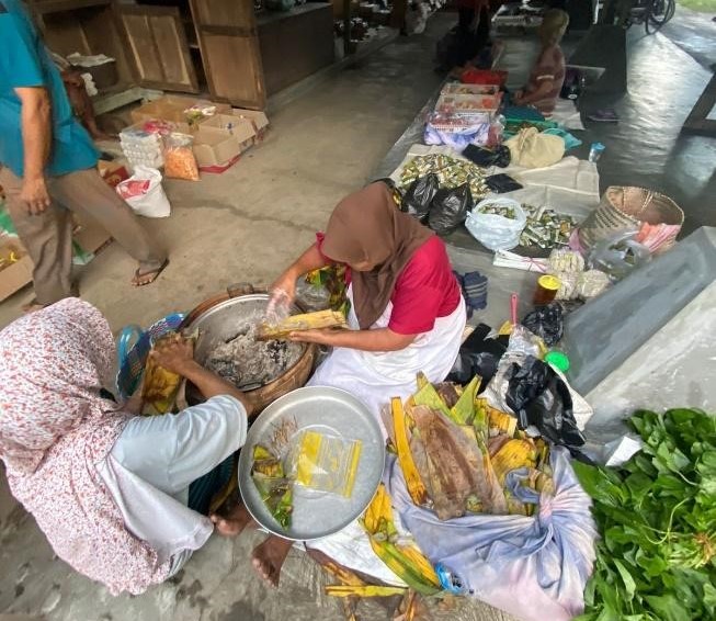 Jewel of Demangrejo: Tempe Benguk Besengek Bu Parjem - Kalurahan Demangrejo